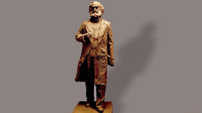 La súper estatua de Carlos Marx – BLOC DE NOTAS